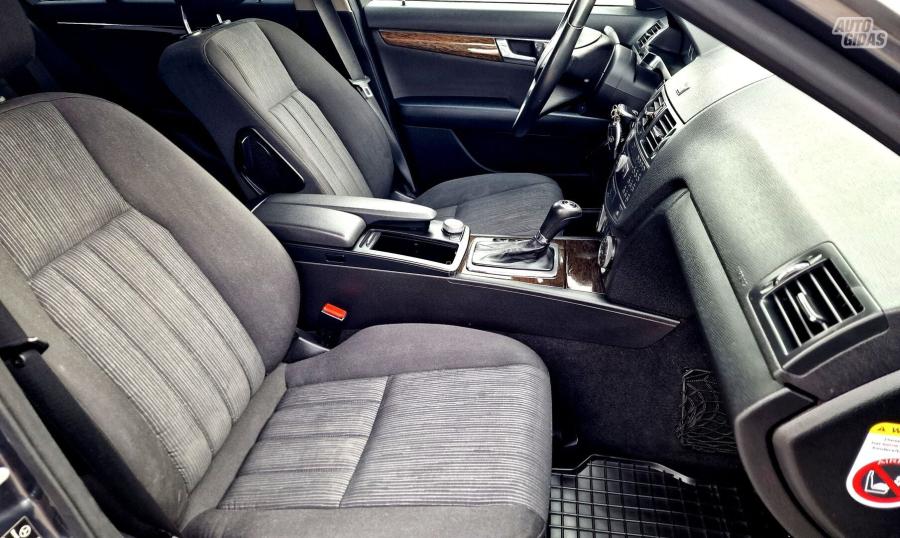 Grey Mercedes-Benz c-220 2007 in Kretinga, with an engine capacity of 2.20 L and mileage of 205 thousand km for 5199 €, photo 25 on AUTOMOTO.COM.LV