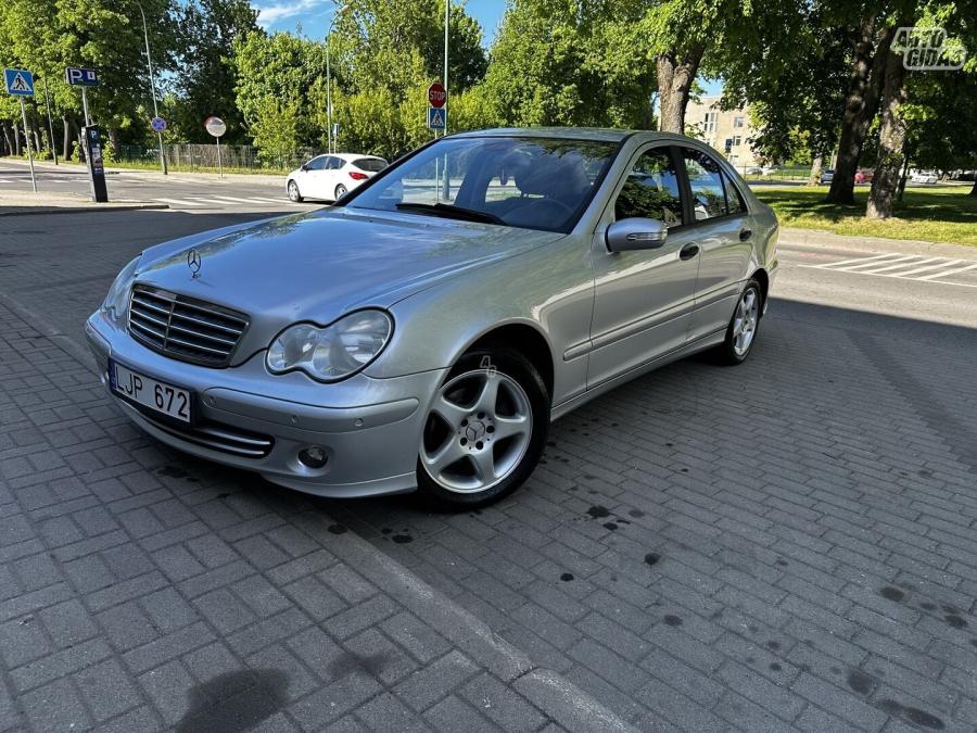Pelēks Mercedes-Benz c-220 2007 Klaipėda, ar dzinēja tilpumu 2.20 L un nobraukumu 307 tūkst. km par 2700 €, foto 1 vietnē AUTOMOTO.COM.LV