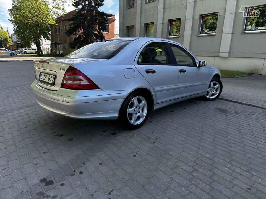 Grey Mercedes-Benz c-220 2007 in Klaipeda, with an engine capacity of 2.20 L and mileage of 307 thousand km for 2700 €, photo 7 on AUTOMOTO.COM.LV