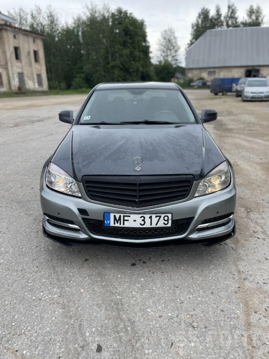Grey Mercedes-Benz c-220 2007 in Jekabpils, with an engine capacity of 2.20 L and mileage of 380 thousand km for 1900 €, photo 1 on AUTOMOTO.COM.LV