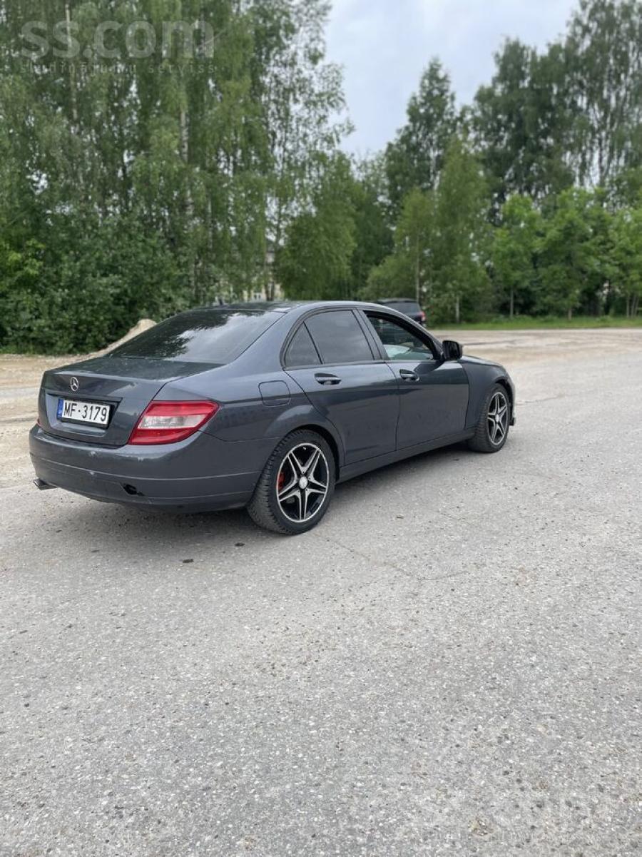 Grey Mercedes-Benz c-220 2007 in Jekabpils, with an engine capacity of 2.20 L and mileage of 380 thousand km for 1900 €, photo 4 on AUTOMOTO.COM.LV