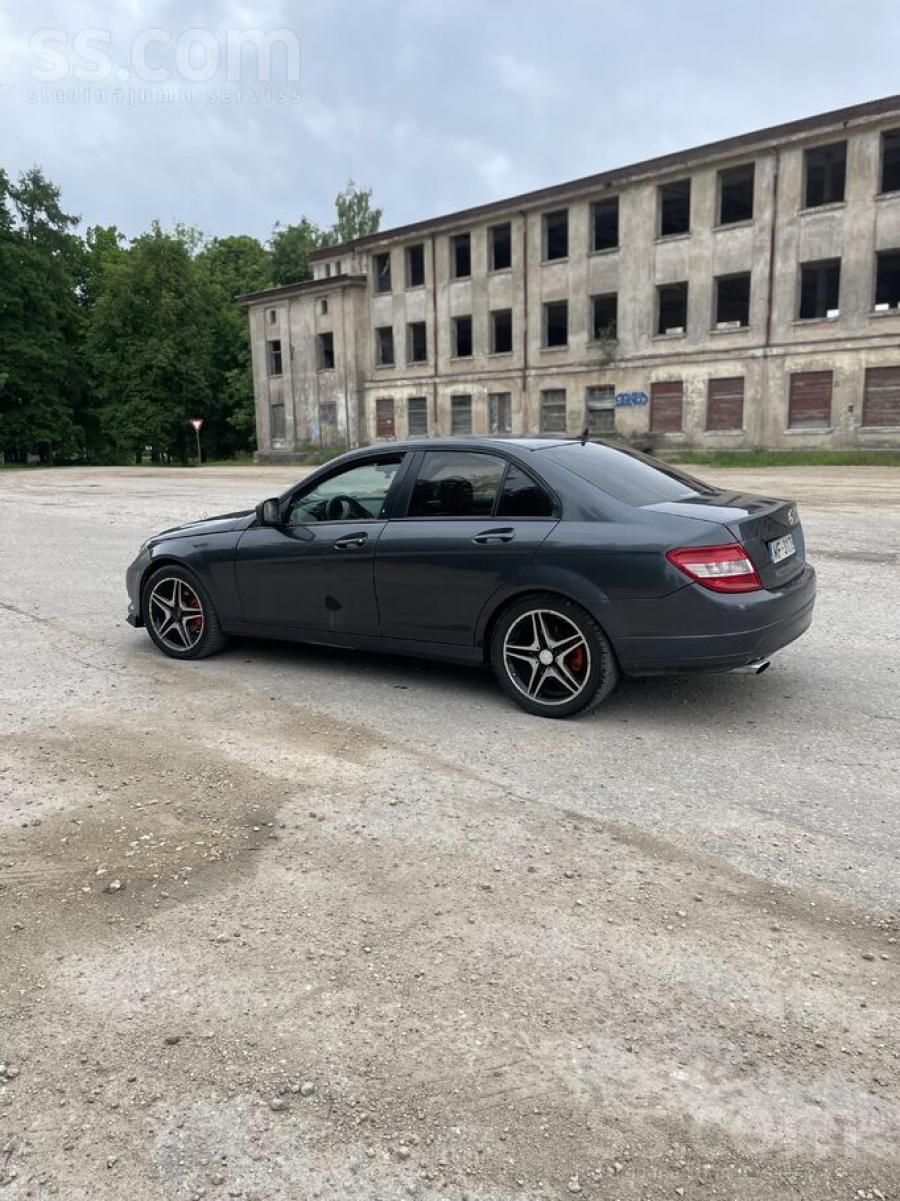 Grey Mercedes-Benz c-220 2007 in Jekabpils, with an engine capacity of 2.20 L and mileage of 380 thousand km for 1900 €, photo 5 on AUTOMOTO.COM.LV