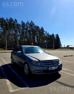 Pelēks Mercedes-Benz c-220 2007 Rīga, ar dzinēja tilpumu 2.20 L un nobraukumu 371 tūkst. km par 3600 €, foto 3 vietnē AUTOMOTO.COM.LV