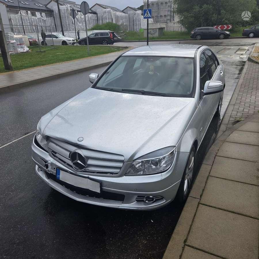 Grey Mercedes-Benz c-220 2007 in Vilnius, with an engine capacity of 2.15 L and mileage of 315 thousand km for 3000 €, photo 1 on AUTOMOTO.COM.LV