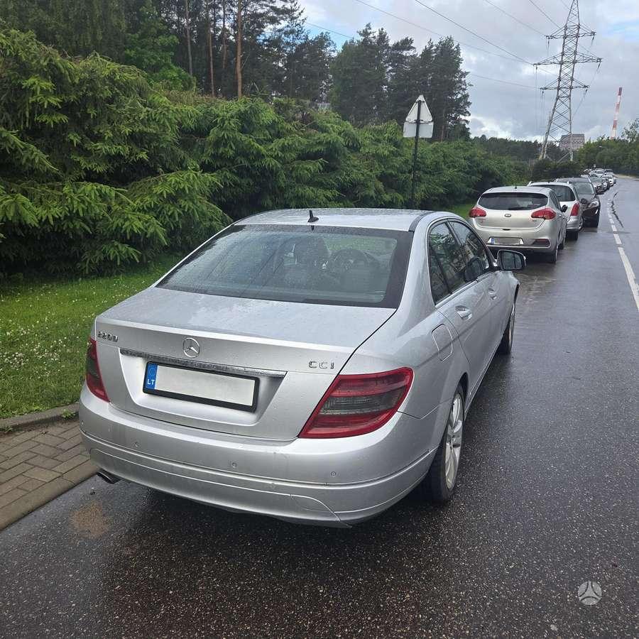 Grey Mercedes-Benz c-220 2007 in Vilnius, with an engine capacity of 2.15 L and mileage of 315 thousand km for 3000 €, photo 4 on AUTOMOTO.COM.LV