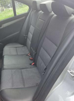 Grey Mercedes-Benz c-220 2007 in Vilnius, with an engine capacity of 2.15 L and mileage of 315 thousand km for 3000 €, photo 8 on AUTOMOTO.COM.LV