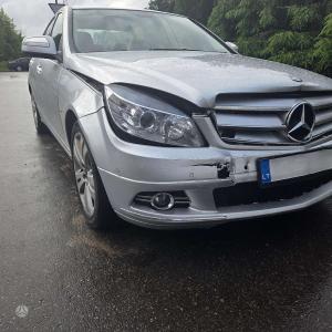 Grey Mercedes-Benz c-220 2007 in Vilnius, with an engine capacity of 2.15 L and mileage of 315 thousand km for 3000 €, photo 9 on AUTOMOTO.COM.LV