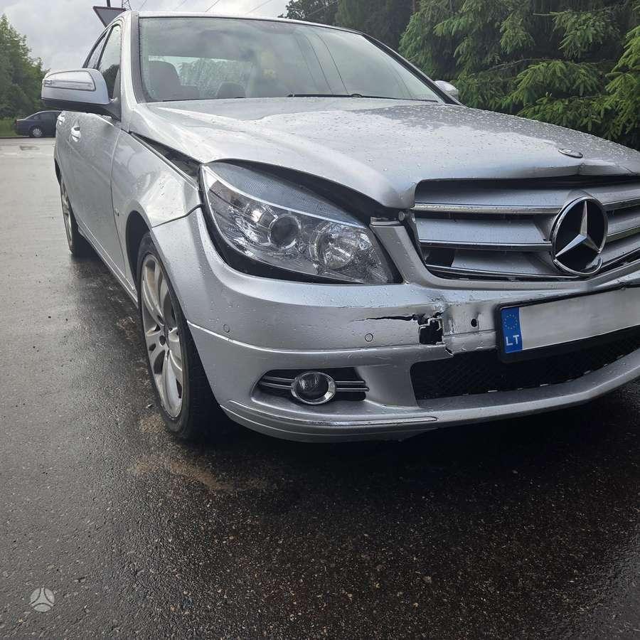 Grey Mercedes-Benz c-220 2007 in Vilnius, with an engine capacity of 2.15 L and mileage of 315 thousand km for 3000 €, photo 9 on AUTOMOTO.COM.LV