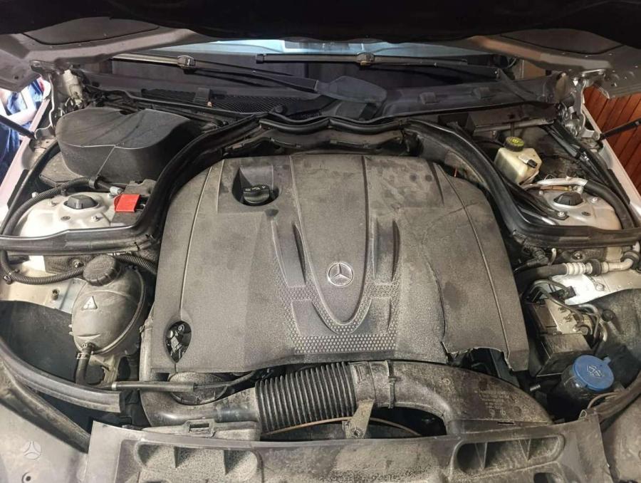 Grey Mercedes-Benz c-220 2007 in Vilnius, with an engine capacity of 2.15 L and mileage of 315 thousand km for 3000 €, photo 12 on AUTOMOTO.COM.LV