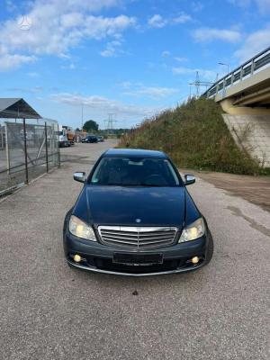 Pelēks Mercedes-Benz c-220 2007 Marijampole, ar dzinēja tilpumu 2.15 L un nobraukumu 330 tūkst. km par 2450 €, foto 4 vietnē AUTOMOTO.COM.LV