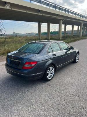 Pelēks Mercedes-Benz c-220 2007 Marijampole, ar dzinēja tilpumu 2.15 L un nobraukumu 330 tūkst. km par 2450 €, foto 6 vietnē AUTOMOTO.COM.LV