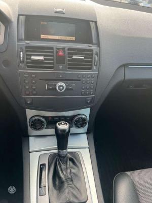 Pelēks Mercedes-Benz c-220 2007 Marijampole, ar dzinēja tilpumu 2.15 L un nobraukumu 330 tūkst. km par 2450 €, foto 9 vietnē AUTOMOTO.COM.LV