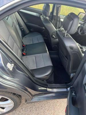Pelēks Mercedes-Benz c-220 2007 Marijampole, ar dzinēja tilpumu 2.15 L un nobraukumu 330 tūkst. km par 2450 €, foto 12 vietnē AUTOMOTO.COM.LV