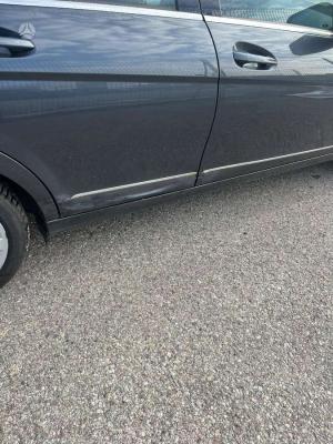 Pelēks Mercedes-Benz c-220 2007 Marijampole, ar dzinēja tilpumu 2.15 L un nobraukumu 330 tūkst. km par 2450 €, foto 14 vietnē AUTOMOTO.COM.LV