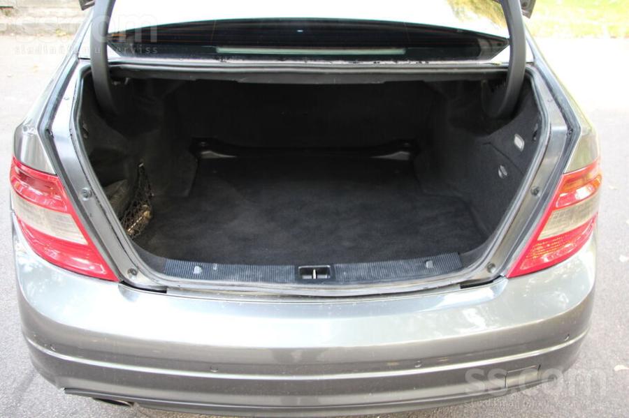 Grey Mercedes-Benz c-220 2007 in Riga, with an engine capacity of 2.20 L and mileage of 315 thousand km for 3950 €, photo 10 on AUTOMOTO.COM.LV