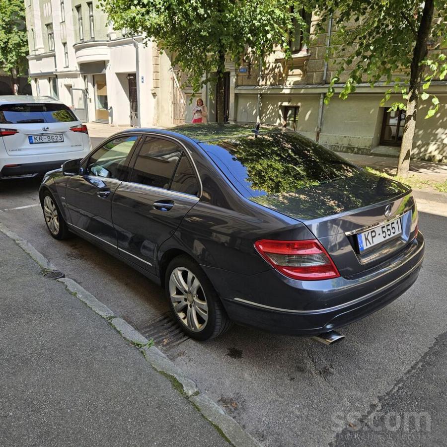 Grey Mercedes-Benz c-220 2008 in Riga, with an engine capacity of 2.20 L and mileage of 278 thousand km for 5600 €, photo 3 on AUTOMOTO.COM.LV