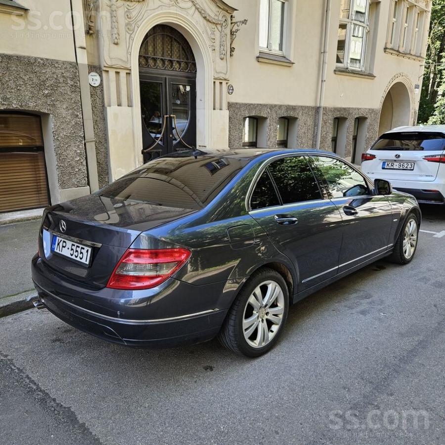 Grey Mercedes-Benz c-220 2008 in Riga, with an engine capacity of 2.20 L and mileage of 278 thousand km for 5600 €, photo 4 on AUTOMOTO.COM.LV