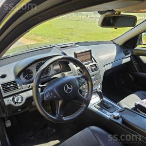 Grey Mercedes-Benz c-220 2008 in Riga, with an engine capacity of 2.20 L and mileage of 278 thousand km for 5600 €, photo 5 on AUTOMOTO.COM.LV
