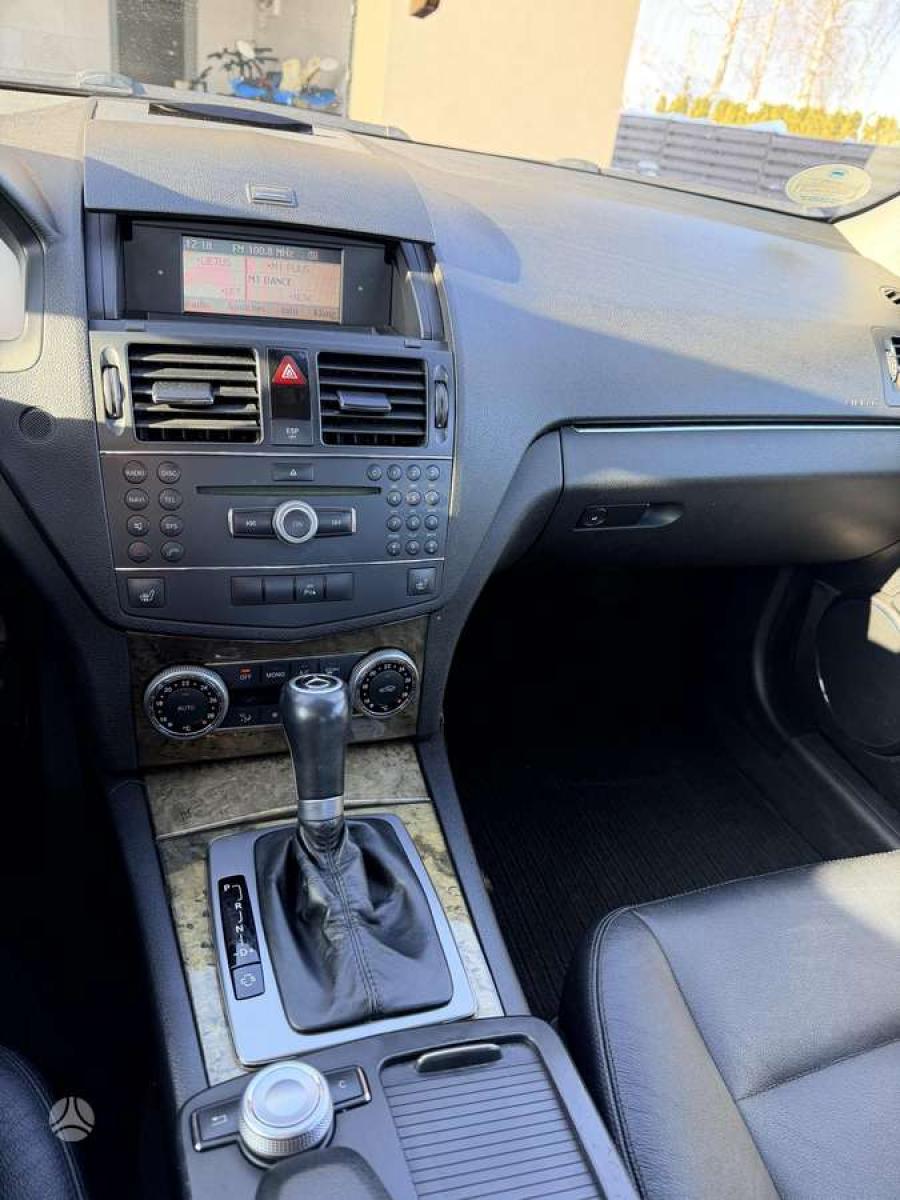 Grey Mercedes-Benz c-220 2008 in Plunge, with an engine capacity of 2.20 L and mileage of 205 thousand km for 4450 €, photo 7 on AUTOMOTO.COM.LV