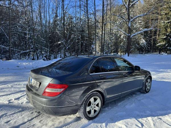 Grey Mercedes-Benz c-220 2008 in Vilnius, with an engine capacity of 2.20 L and mileage of 280 thousand km for 4199 €, photo 2 on AUTOMOTO.COM.LV
