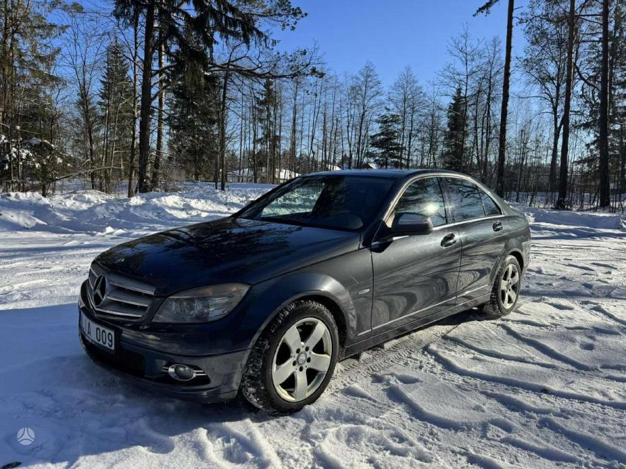 Grey Mercedes-Benz c-220 2008 in Vilnius, with an engine capacity of 2.20 L and mileage of 280 thousand km for 4199 €, photo 8 on AUTOMOTO.COM.LV