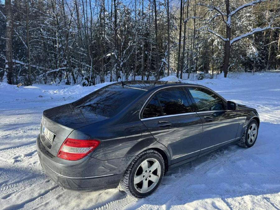 Grey Mercedes-Benz c-220 2008 in Vilnius, with an engine capacity of 2.20 L and mileage of 280 thousand km for 4199 €, photo 9 on AUTOMOTO.COM.LV