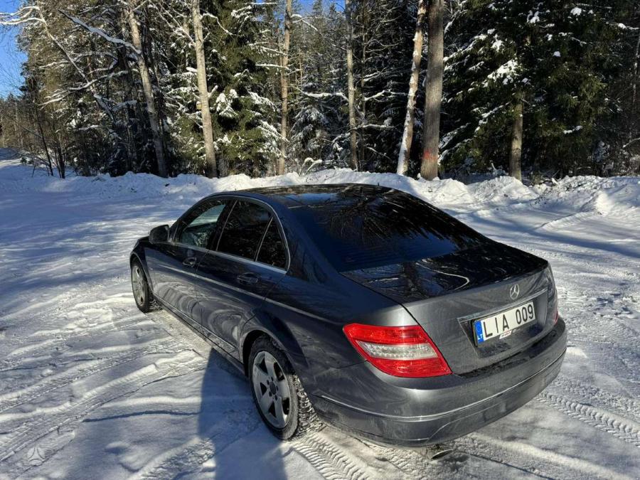 Grey Mercedes-Benz c-220 2008 in Vilnius, with an engine capacity of 2.20 L and mileage of 280 thousand km for 4199 €, photo 10 on AUTOMOTO.COM.LV