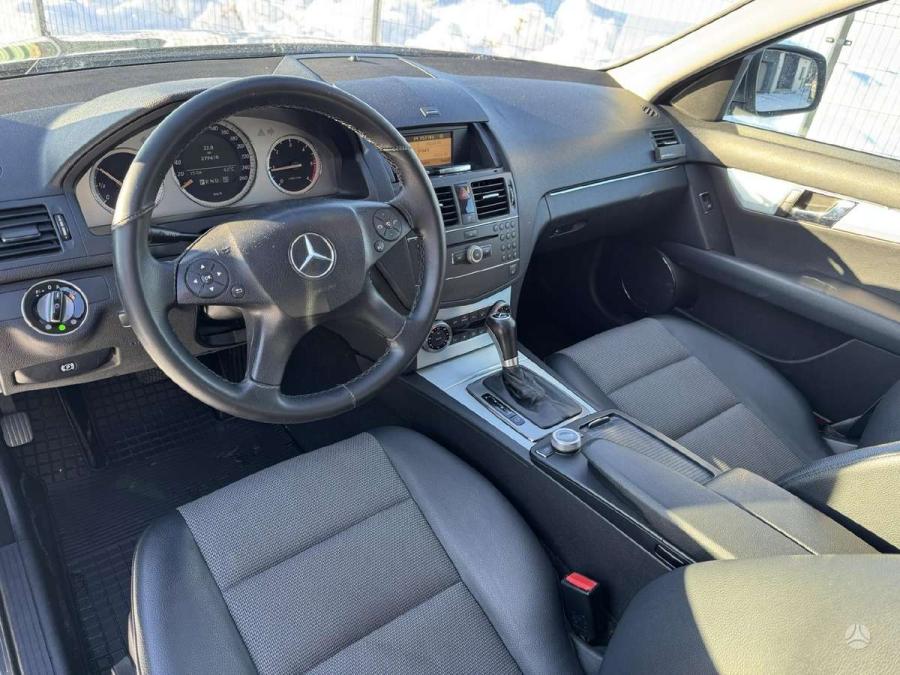 Grey Mercedes-Benz c-220 2008 in Vilnius, with an engine capacity of 2.20 L and mileage of 280 thousand km for 4199 €, photo 12 on AUTOMOTO.COM.LV