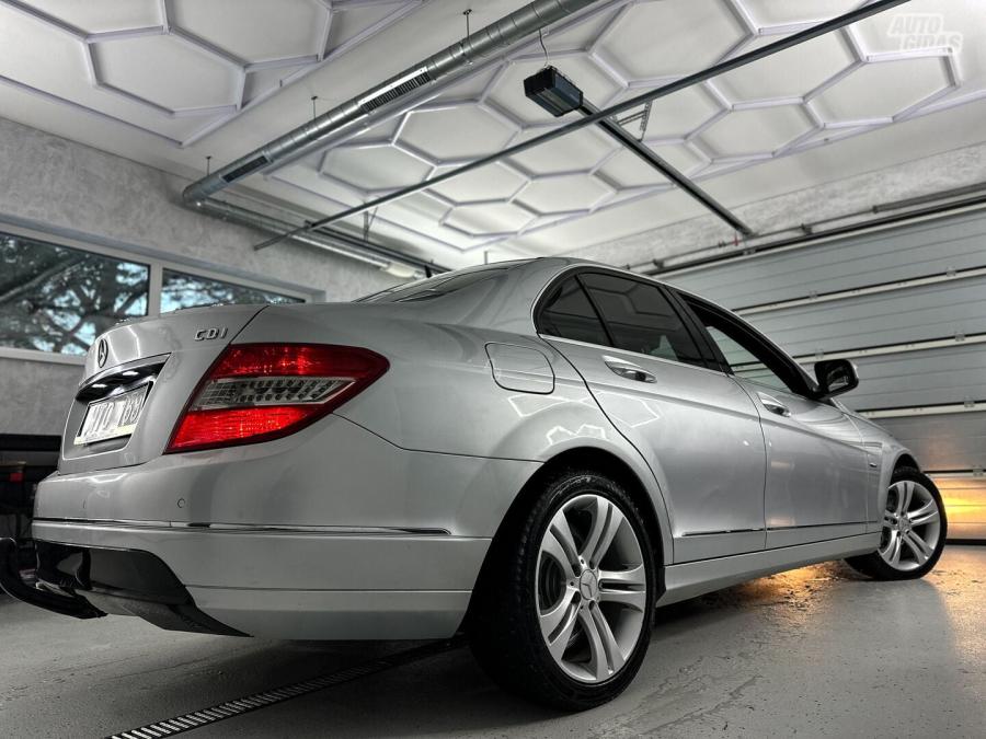 Pelēks Mercedes-Benz c-220 2008 Kauņa, ar dzinēja tilpumu 2.20 L un nobraukumu 389 tūkst. km par 5150 €, foto 3 vietnē AUTOMOTO.COM.LV