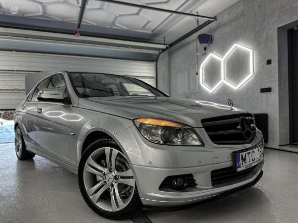 Grey Mercedes-Benz c-220 2008 in Kaunas, with an engine capacity of 2.15 L and mileage of 389 thousand km for 5150 €, photo 2 on AUTOMOTO.COM.LV