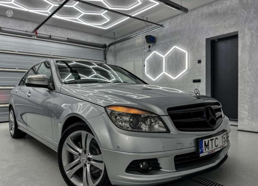 Grey Mercedes-Benz c-220 2008 in Kaunas, with an engine capacity of 2.15 L and mileage of 389 thousand km for 5150 €, photo 11 on AUTOMOTO.COM.LV