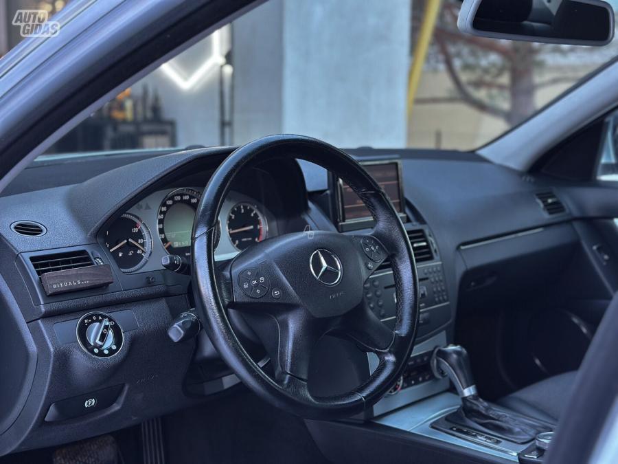 Pelēks Mercedes-Benz c-220 2008 Kauņa, ar dzinēja tilpumu 2.20 L un nobraukumu 382 tūkst. km par 5250 €, foto 17 vietnē AUTOMOTO.COM.LV