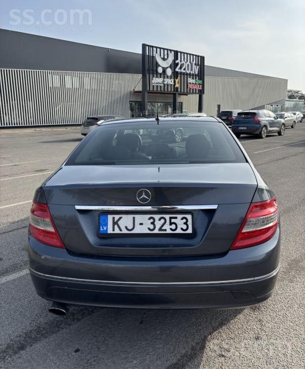 Pelēks Mercedes-Benz c-220 2008 Rīga, ar dzinēja tilpumu 2.20 L un nobraukumu 359 tūkst. km par 5550 €, foto 2 vietnē AUTOMOTO.COM.LV