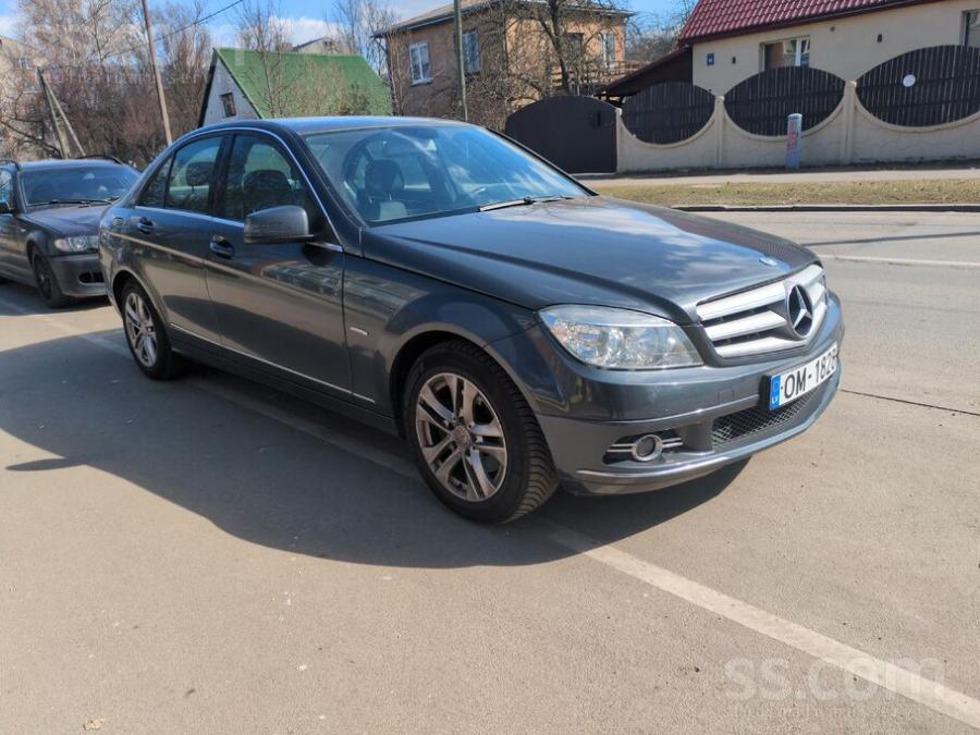 Pelēks Mercedes-Benz c-220 2008 Rīga, ar dzinēja tilpumu 2.20 L un nobraukumu 335 tūkst. km par 4450 €, foto 3 vietnē AUTOMOTO.COM.LV