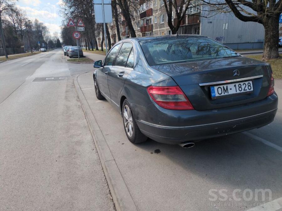 Pelēks Mercedes-Benz c-220 2008 Rīga, ar dzinēja tilpumu 2.20 L un nobraukumu 335 tūkst. km par 4450 €, foto 5 vietnē AUTOMOTO.COM.LV