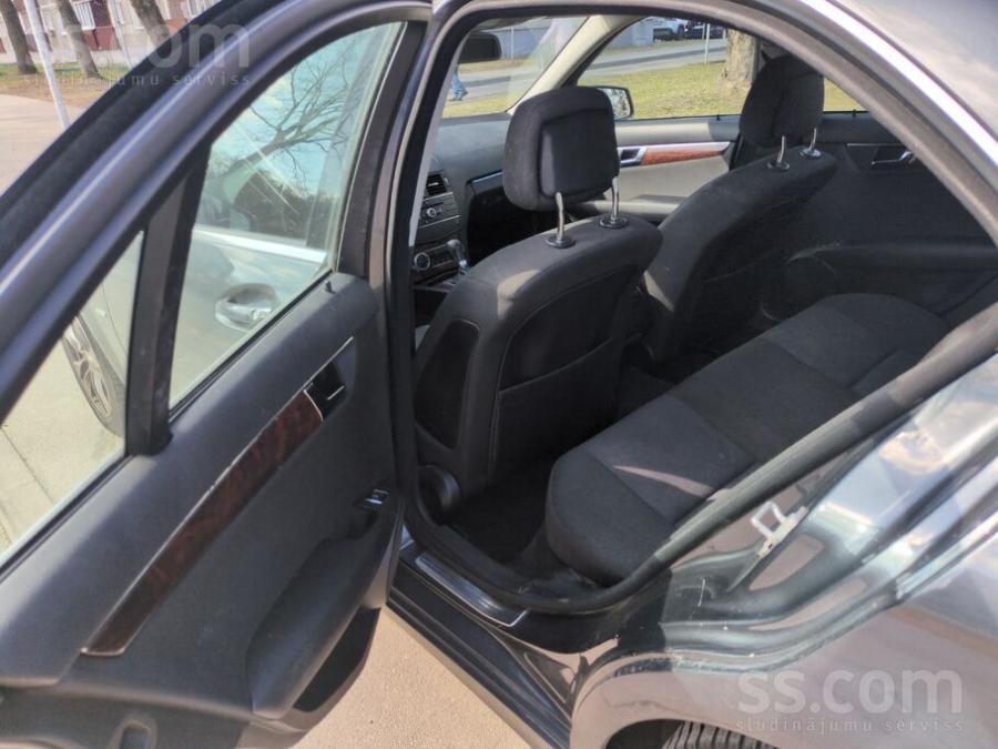 Pelēks Mercedes-Benz c-220 2008 Rīga, ar dzinēja tilpumu 2.20 L un nobraukumu 335 tūkst. km par 4450 €, foto 6 vietnē AUTOMOTO.COM.LV