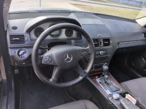 Pelēks Mercedes-Benz c-220 2008 Rīga, ar dzinēja tilpumu 2.20 L un nobraukumu 335 tūkst. km par 4450 €, foto 9 vietnē AUTOMOTO.COM.LV