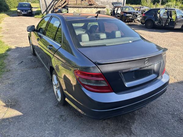 Pelēks Mercedes-Benz c-220 2008 Kauņa, ar dzinēja tilpumu 2.10 L un nobraukumu 240 tūkst. km par 950 €, foto 3 vietnē AUTOMOTO.COM.LV