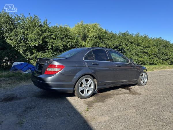 Pelēks Mercedes-Benz c-220 2008 Kauņa, ar dzinēja tilpumu 2.10 L un nobraukumu 240 tūkst. km par 950 €, foto 4 vietnē AUTOMOTO.COM.LV