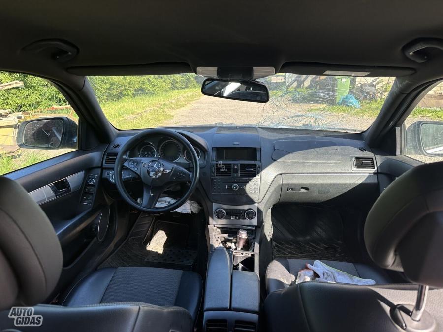 Grey Mercedes-Benz c-220 2008 in Kaunas, with an engine capacity of 2.10 L and mileage of 240 thousand km for 1000 €, photo 6 on AUTOMOTO.COM.LV