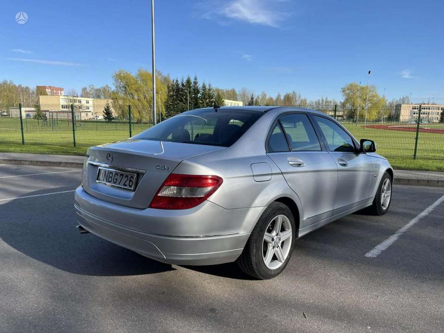 Pelēks Mercedes-Benz c-220 2008 Kaišiadorys, ar dzinēja tilpumu 2.15 L un nobraukumu 357 tūkst. km par 4999 €, foto 7 vietnē AUTOMOTO.COM.LV