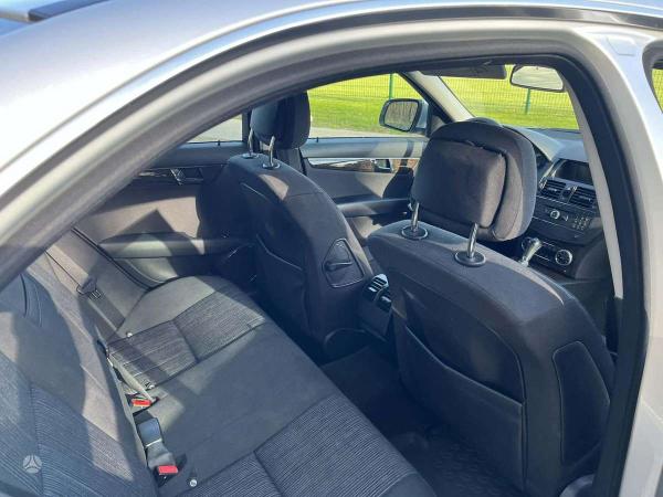 Grey Mercedes-Benz c-220 2008 in Kaisiadorys, with an engine capacity of 2.15 L and mileage of 357 thousand km for 4999 €, photo 7 on AUTOMOTO.COM.LV