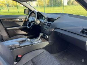 Pelēks Mercedes-Benz c-220 2008 Kaišiadorys, ar dzinēja tilpumu 2.15 L un nobraukumu 357 tūkst. km par 4999 €, foto 10 vietnē AUTOMOTO.COM.LV