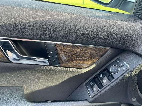Pelēks Mercedes-Benz c-220 2008 Kaišiadorys, ar dzinēja tilpumu 2.15 L un nobraukumu 357 tūkst. km par 4999 €, foto 10 vietnē AUTOMOTO.COM.LV