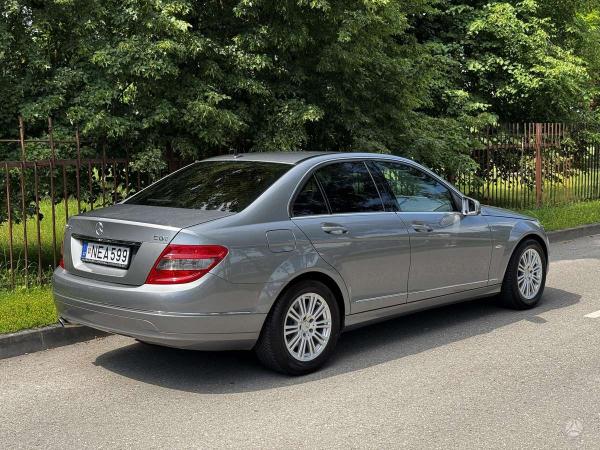 Pelēks Mercedes-Benz c-220 2008 Kauņa, ar dzinēja tilpumu 2.15 L un nobraukumu 168 tūkst. km par 5750 €, foto 3 vietnē AUTOMOTO.COM.LV
