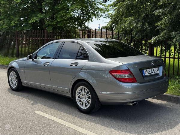 Pelēks Mercedes-Benz c-220 2008 Kauņa, ar dzinēja tilpumu 2.15 L un nobraukumu 168 tūkst. km par 5750 €, foto 4 vietnē AUTOMOTO.COM.LV
