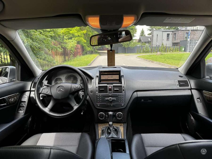 Pelēks Mercedes-Benz c-220 2008 Kauņa, ar dzinēja tilpumu 2.15 L un nobraukumu 168 tūkst. km par 5750 €, foto 7 vietnē AUTOMOTO.COM.LV