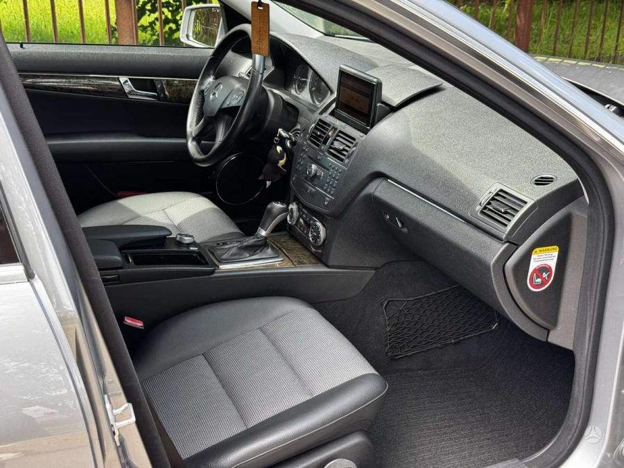 Pelēks Mercedes-Benz c-220 2008 Kauņa, ar dzinēja tilpumu 2.15 L un nobraukumu 168 tūkst. km par 5750 €, foto 9 vietnē AUTOMOTO.COM.LV