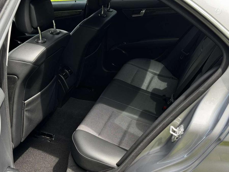 Pelēks Mercedes-Benz c-220 2008 Kauņa, ar dzinēja tilpumu 2.15 L un nobraukumu 168 tūkst. km par 5750 €, foto 10 vietnē AUTOMOTO.COM.LV
