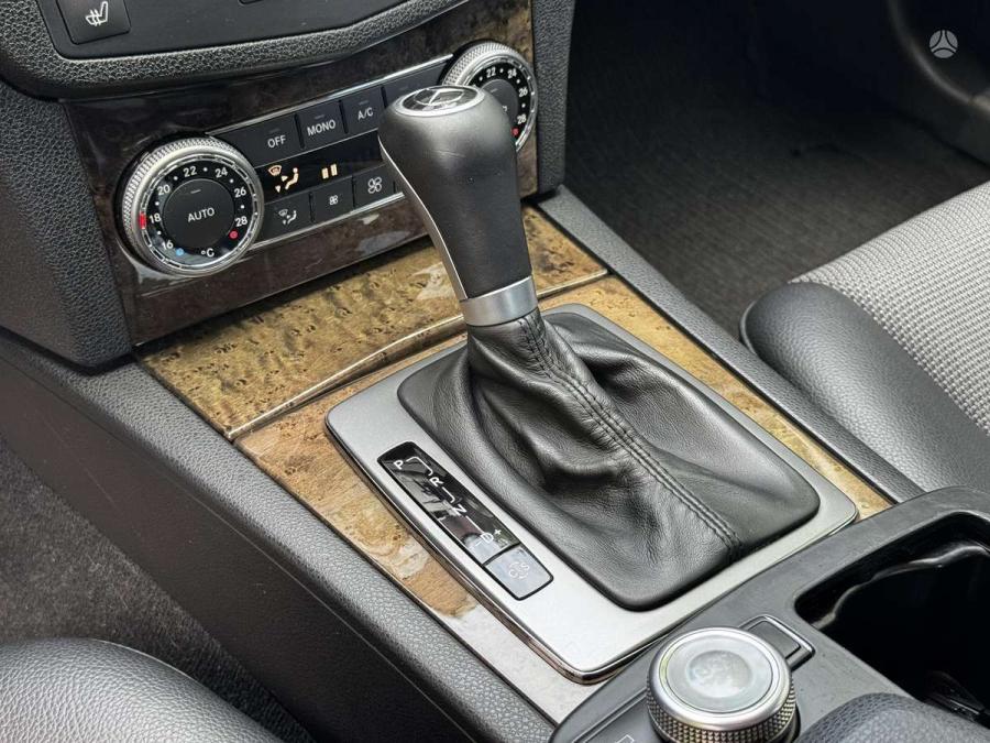 Pelēks Mercedes-Benz c-220 2008 Kauņa, ar dzinēja tilpumu 2.15 L un nobraukumu 168 tūkst. km par 5750 €, foto 13 vietnē AUTOMOTO.COM.LV